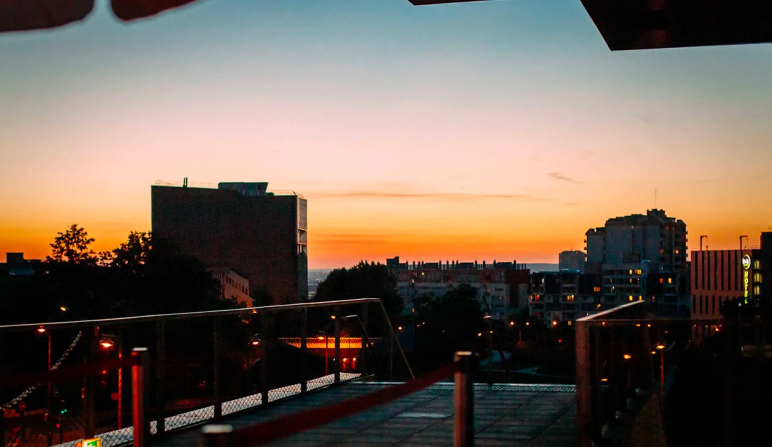 Le Toit de la Bellevilloise - Rooftop de Paris à privatiser - Toi Toi ...